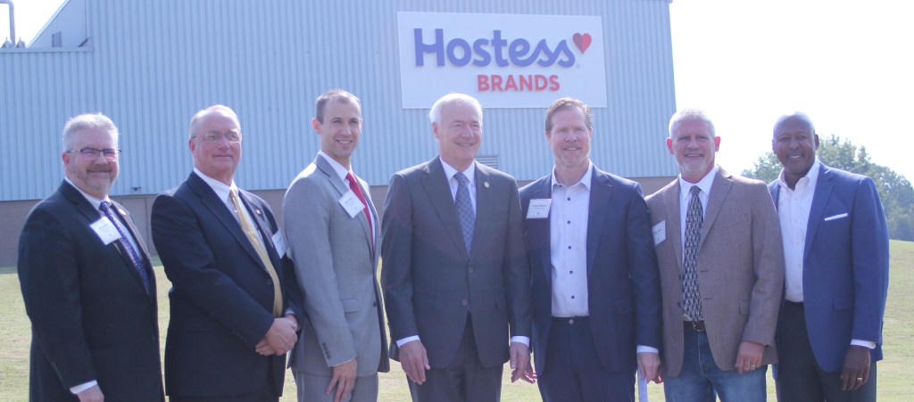 Donut Stop Believin': Hostess celebrates pledge to Arkadelphia