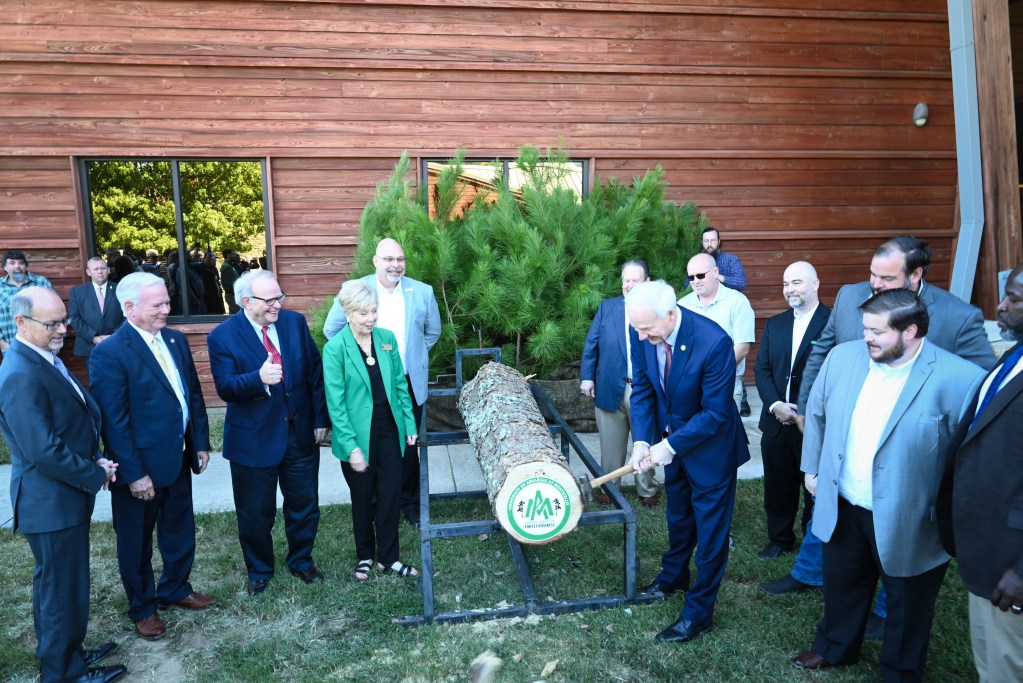 UAM opens Arkansas Center for Forest Business