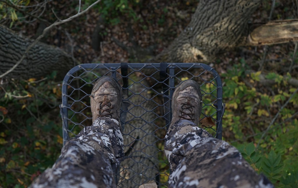 Hunter suffers neck injury after fall from tree stand in Clark County