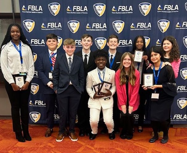 Single parents could get $1,600 in scholarships for spring 2025